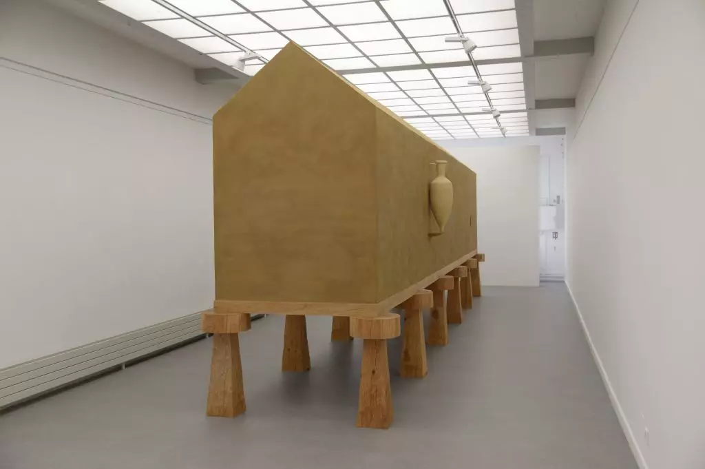 Edgar Sarin, Kaaba (2020) no Centre d'art contemporain Chanot em Clamart, França. Foto: La Méditerranée.