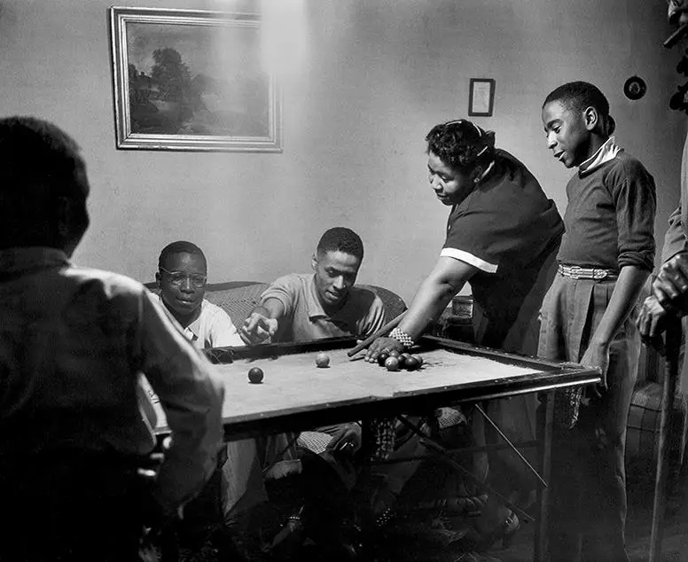 Gordon Parks, Bez tytułu, Detroit, Michigan, 1950, Odbitka żelatynowo-srebrowa, © The Gordon Parks Foundation