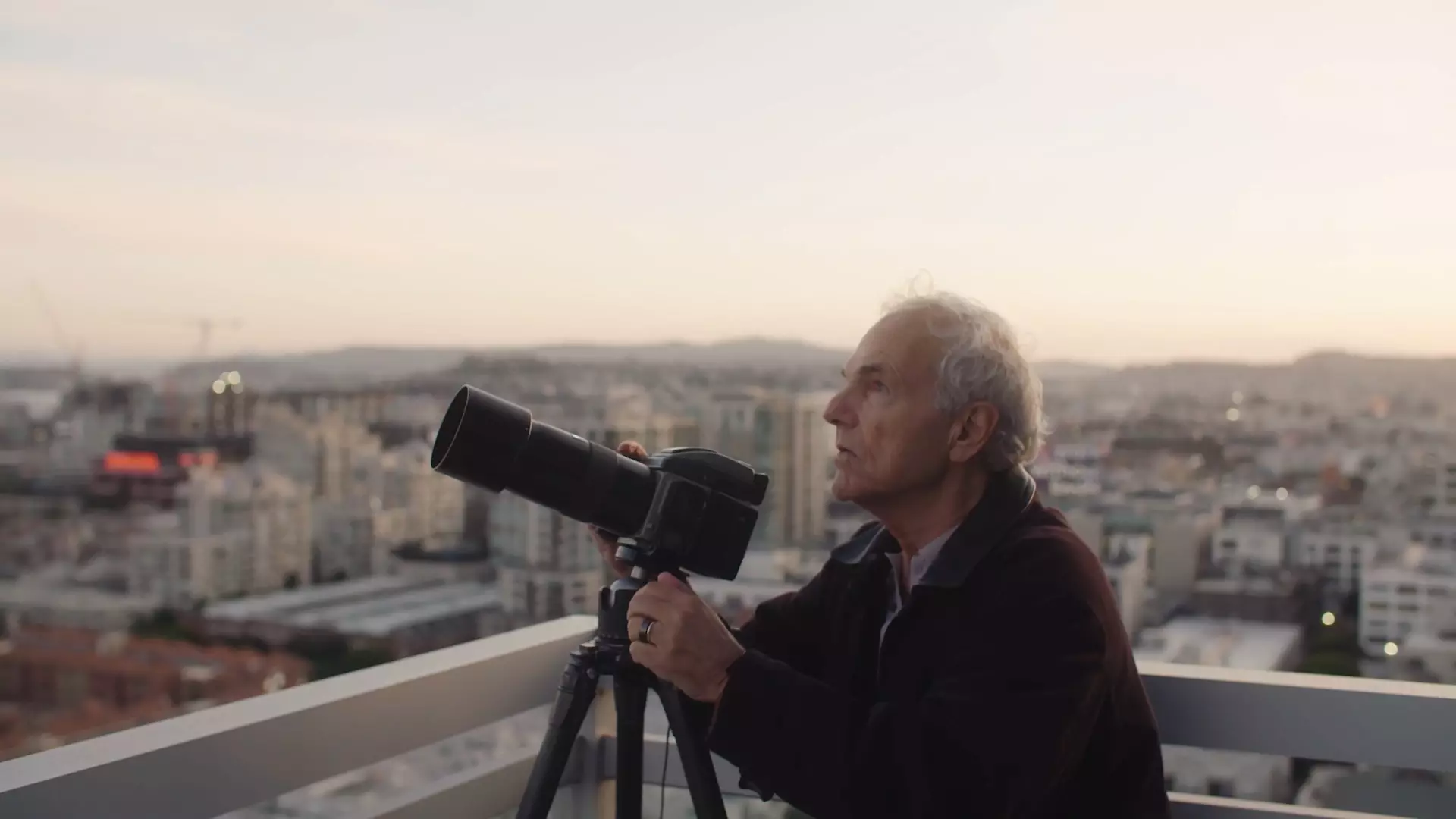 'A Lot of My Work Is Very Tough': Panoorin ang Photographer na si Richard Misrach Mine His Archive to Find Beauty Hidden in Suffering