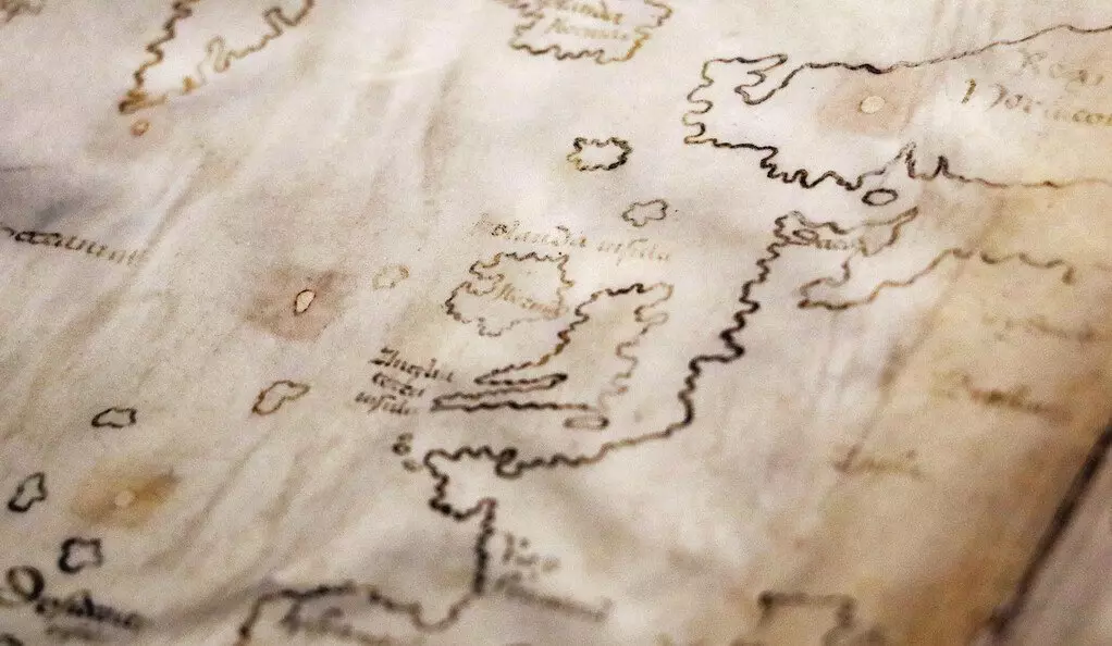 Yale Universitys Vineland Map, som tros vara den tidigaste avbildningen av Nordamerika, har nu visat sig vara en modern fejk. Samling av Yales Beinecke Rare Book and Manuscript Library, New Haven, Connecticut, allmän egendom. Foto med tillstånd från Yale University, New Haven, Connecticut.