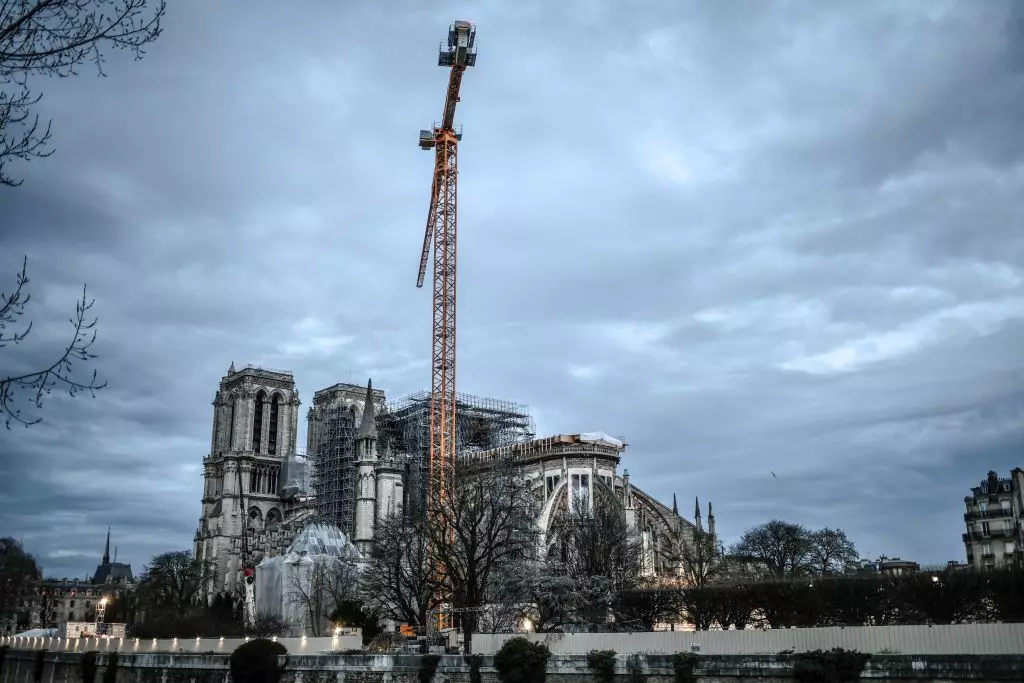 Sa wakas ay Nagtatag Pagkatapos ng Masaklap na Sunog, Ang Notre Dame Cathedral ay Handa nang Itayo Muli—Siguro sa Oras para sa 2024 Summer Olympics