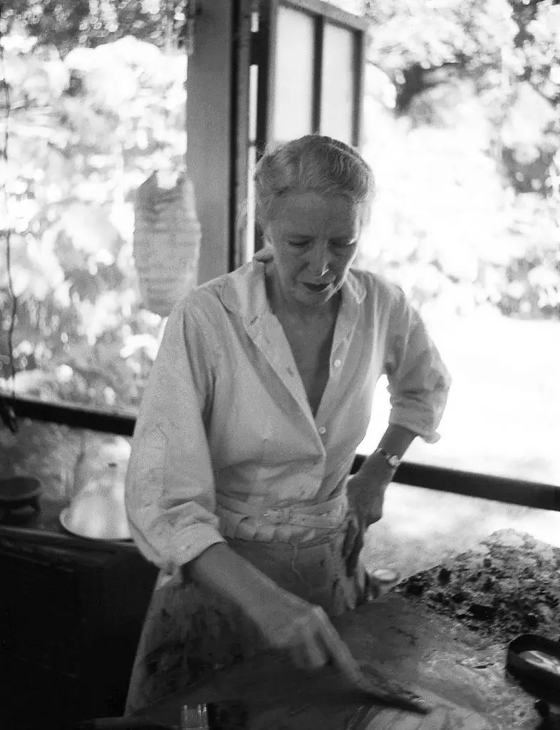 Dusti Bongé na její paletě, 1957. Fotografie Lyle Bongé. S laskavým svolením kolekce Paul Bongé.