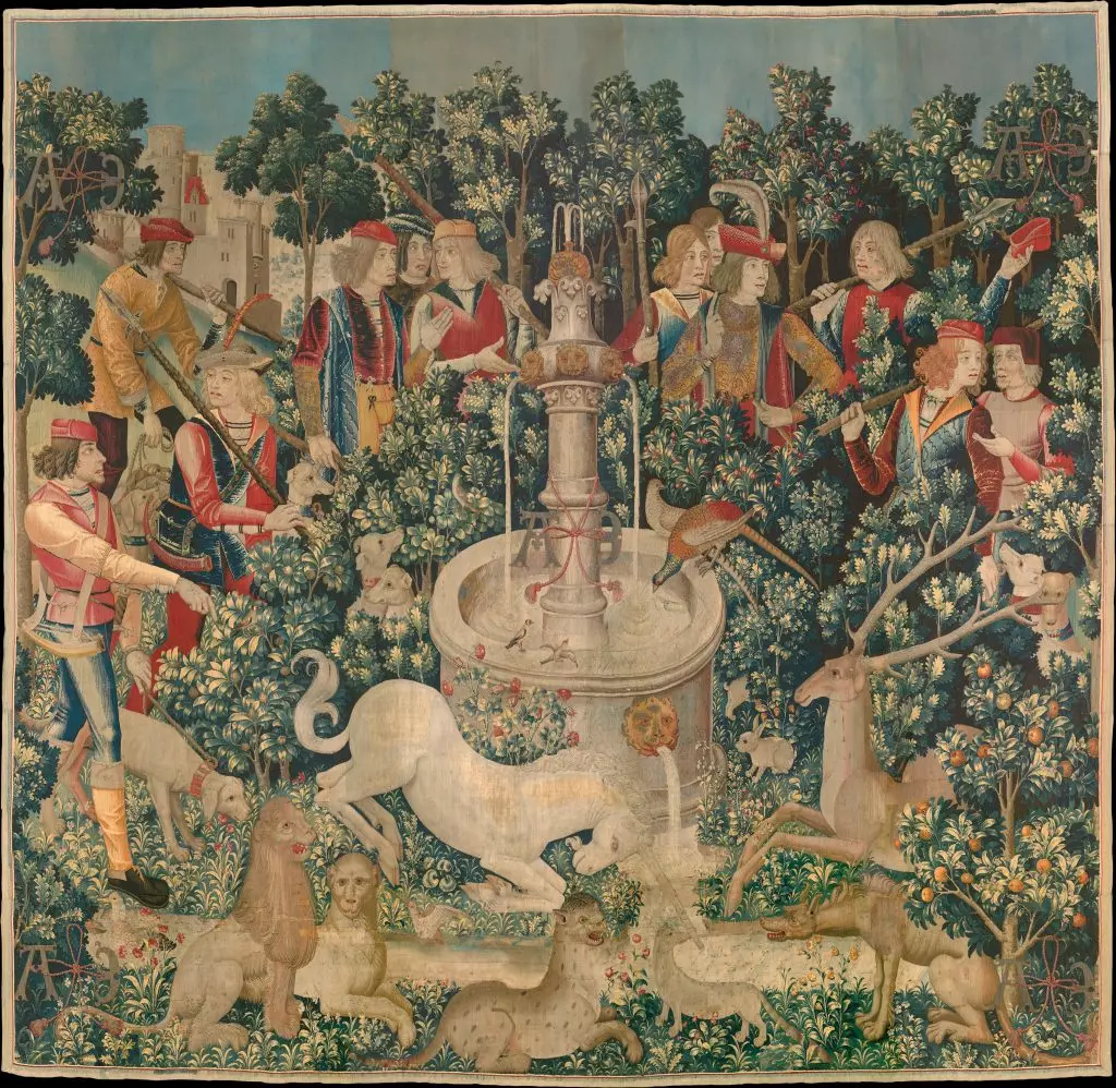 A Ayebaye Flemish mille-fleurs tapestry