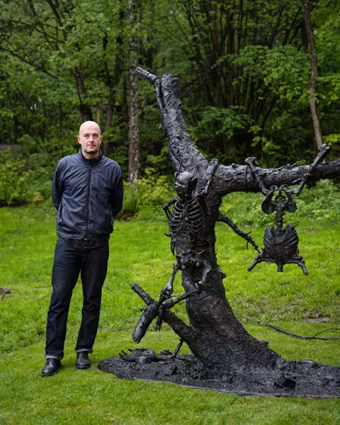 Jake Chapman karo Sturm und Drang ing Ekebergparken Sculpture Park, Oslo, 2015.