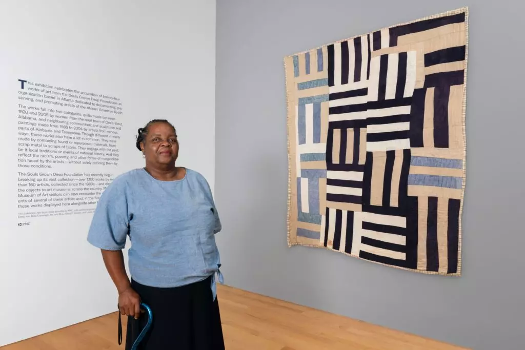 Peb tiam Gee's Khoov quilter Mary Margaret Pettway, nws cov hauj lwm tam sim no nyob rau hauv cov sau ntawm Tate Modern. Diam duab courtesy ntawm Philadelphia Museum of Art. Diam duab los ntawm Juan Arce, 2019.