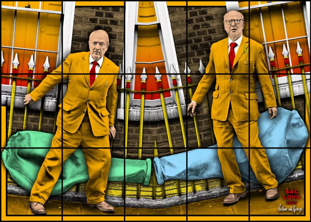 A dupla de arte britânica Gilbert e George estão bebendo champanhe no estúdio e assinando pôsteres para sua próxima exposição de galeria 2619_1