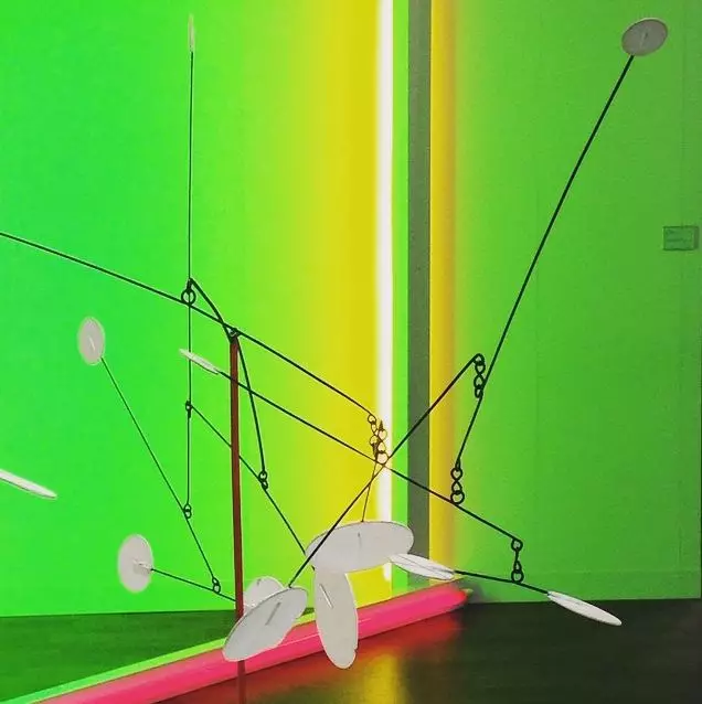 Ina ua feiloai Flavin ma Calder i le fale o Acquavella. Ata: Instagram/@contemporarykey