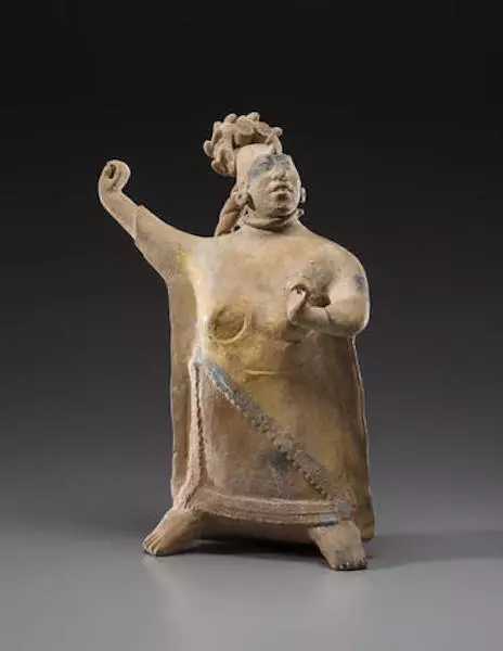 Líder femenina maya, fechada entre 550 y 950 d.C., que se vendió en la subasta de Bonhams por $25.000. El INAM dice que es falsoFoto vía: El País