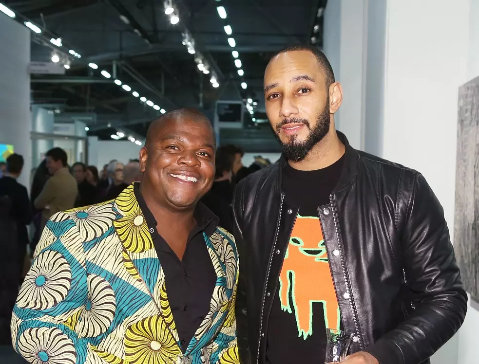 Swizz Beatz cu artistul Kehinde Wiley. Foto: J Grassi/Patrick McMullan.