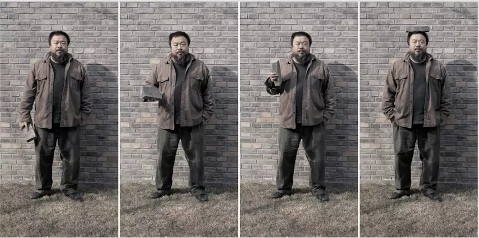 Ai Weiwei, టు ఫైట్ విత్ క్రాస్డ్ ఆర్మ్స్ (2007) ఫోటో: కర్టసీ హాంబర్గ్ కెన్నెడీ ఫోటోగ్రాఫ్స్