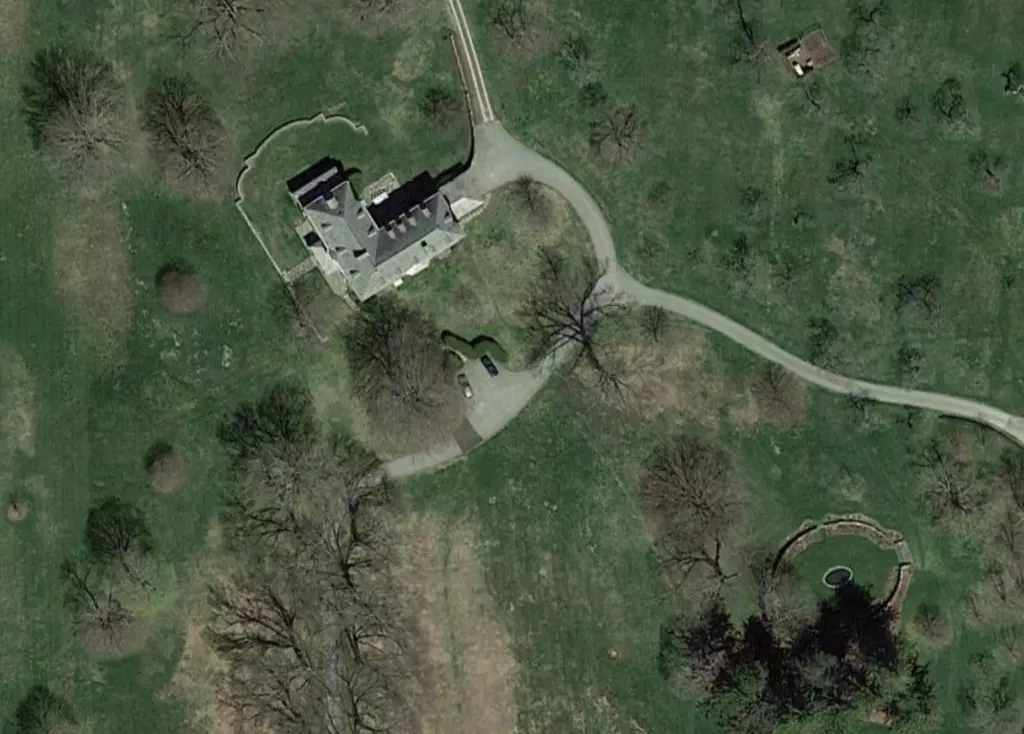 Jasper Johns Haus und Atelier in Sharon, Connecticut. Mit freundlicher Genehmigung von Google Earth.