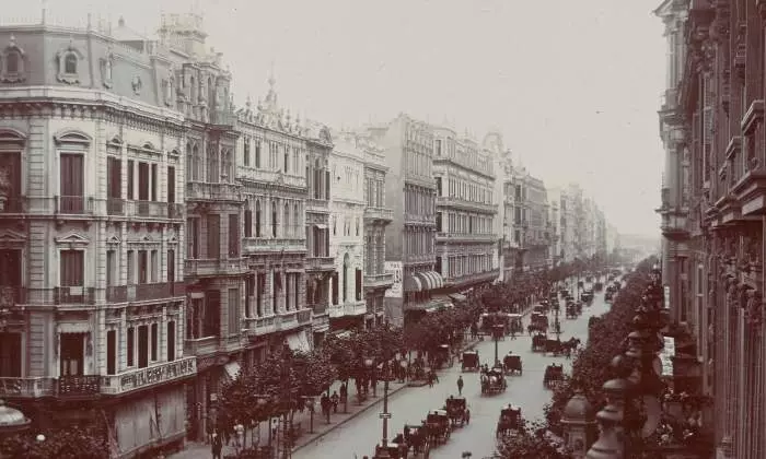 Avenida de Mayo a Buenos Aires (1914). Foto per gentile concessione del Getty Research Institute).