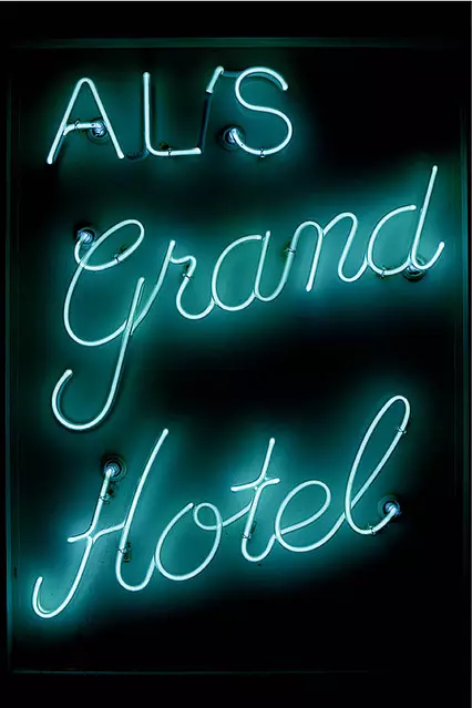 Al's Grand Hotel -kyltti. Kuva: Allan Ruppersberg.