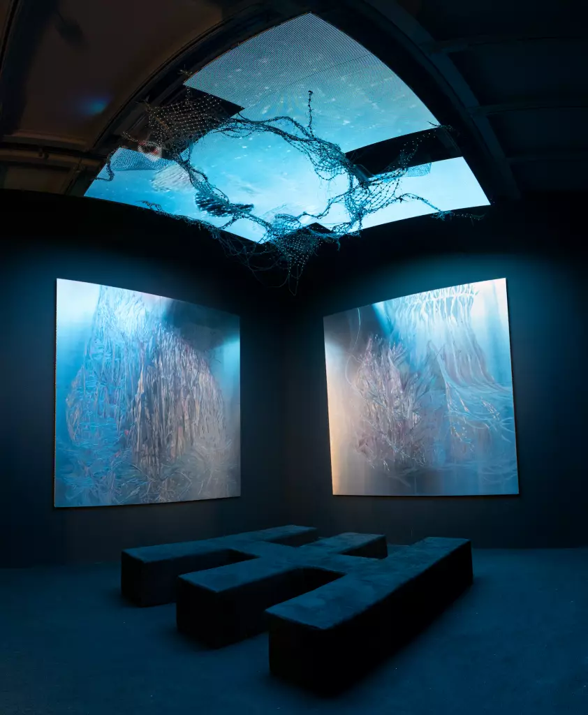 Làm việc của WangShui tại Whitney Biennial. Hình ảnh lịch sự của các nghệ sĩ.