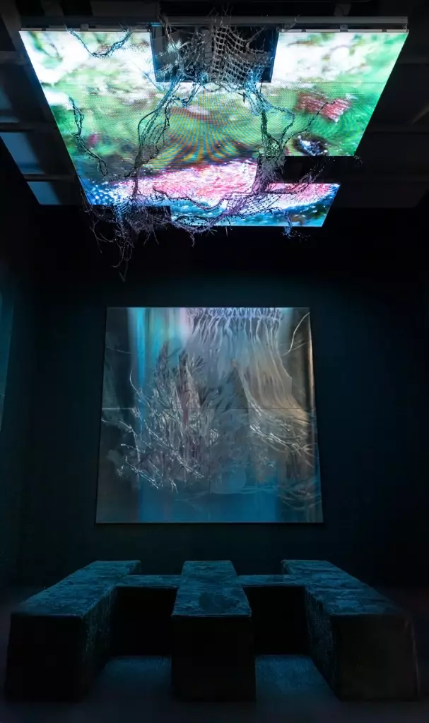 Làm việc của WangShui tại Whitney Biennial. Hình ảnh lịch sự của các nghệ sĩ.