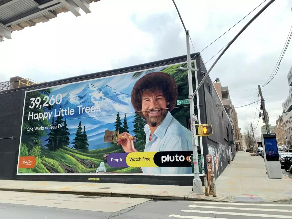 Reklamek ji bo Bob Ross Channel li Williamsburg, Brooklyn. (Wêne ji hêla Ben Davis ve.)