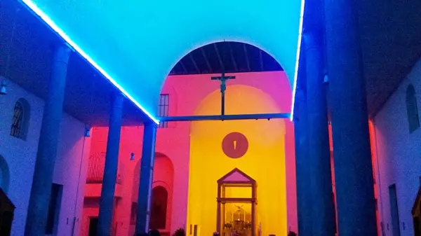 -_14_-_ITALY_-_Dan_Flavin_in_Milan_-_Chiesa_di_Santa_Maria_Annunciata_in_Chiesa_Rossa_templom_-_LED_villám_-_színes_érzelem_-_színes