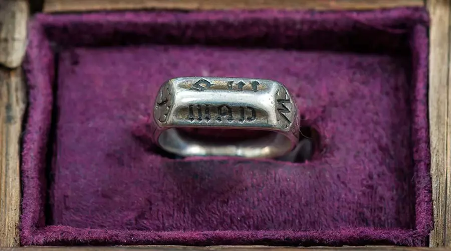 Jeanne d'Arc's ring. Foto: hoflikens TimeLine Auction.