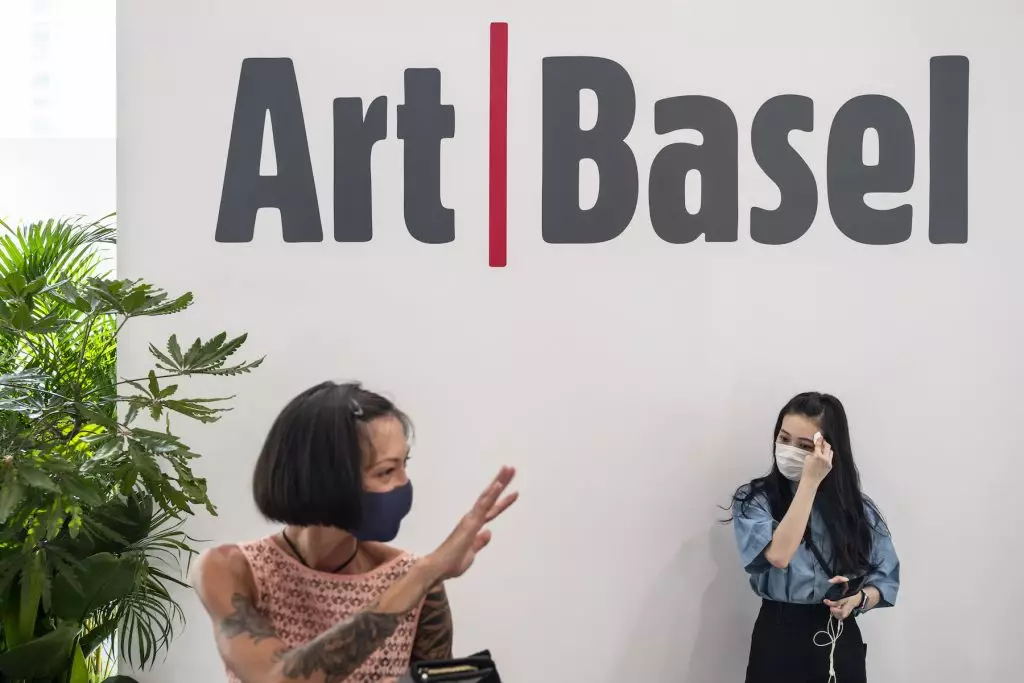 Ziyaretvanên Art Basel Hong Kong, 2021. (Wêne ji hêla Miguel Candela / Wêneyên SOPA / LightRocket bi rêya Getty Images)