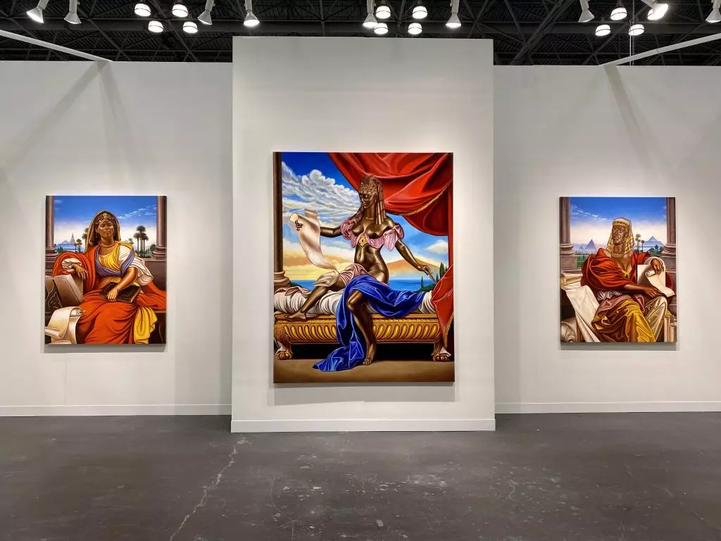 Роботи Каджала з Монік Мелош, Чикаго, на виставці Armory Show 2021 в Джавітс-центрі в Нью-Йорку. Фото Сари Касконе.