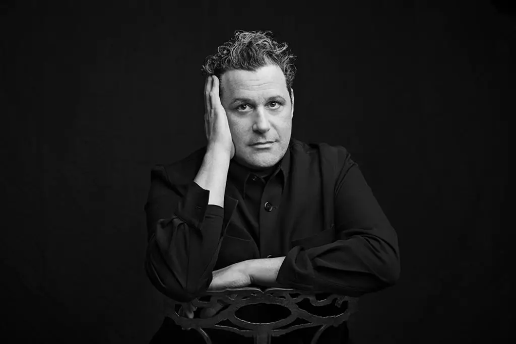 Isaac Mizrahi. Grianghraf: © Jason Frank Rothenberg.