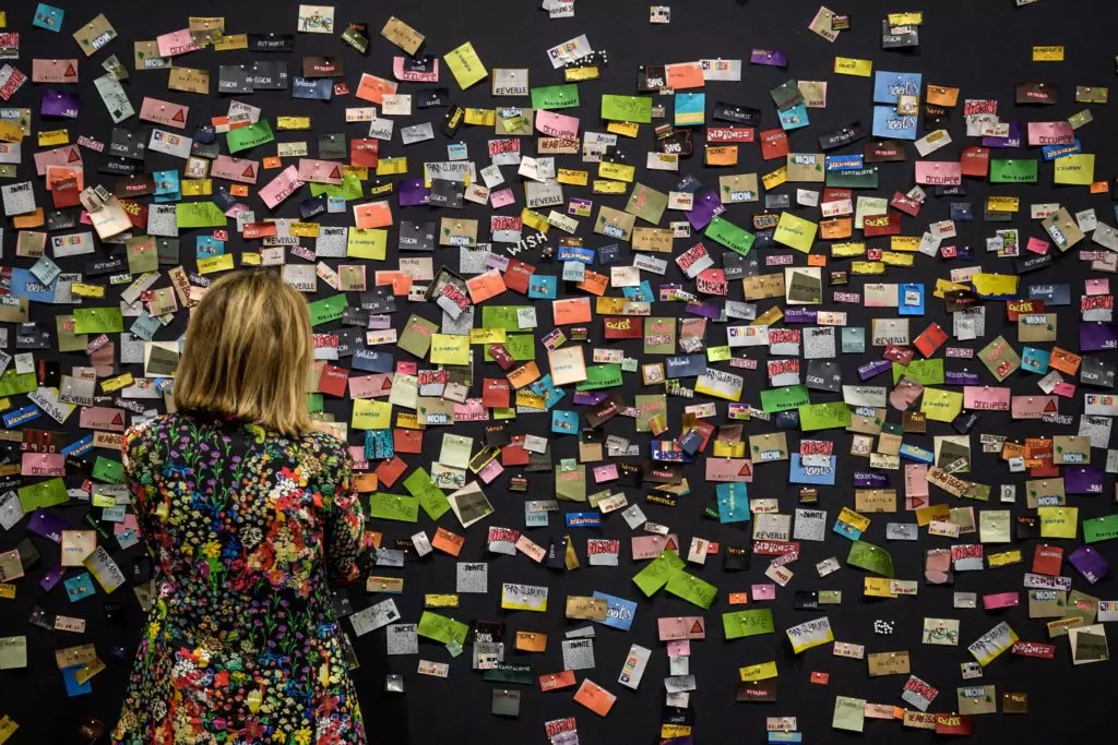 Bataille de Rivane Neuenschwander na inauguración VIP de Art Basel 2019. Foto: FABRICE COFFRINI/AFP/Getty Images.