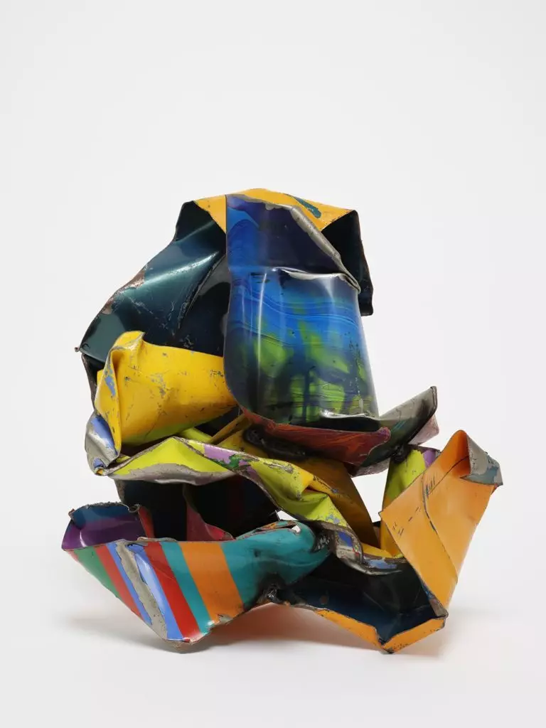 John Chamberlain, PARISIANESCAPADE (1999) © 2019 Fairweather & Fairweather LTD / Artists Rights Society (ARS), New York. ജോൺ ചേംബർലൈൻ എസ്റ്റേറ്റ്, ഹൗസർ & വിർത്ത് ഫോട്ടോ: തോമസ് ബാരറ്റ്