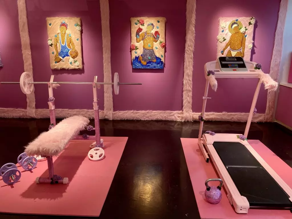 "Moises Salazar Tlatenchi: Let's Get Physical" Filo Sofi Arts، New York کے ذریعے Spring/Break Art Show میں تیار کیا گیا۔ سارہ کاسکون کی تصویر۔