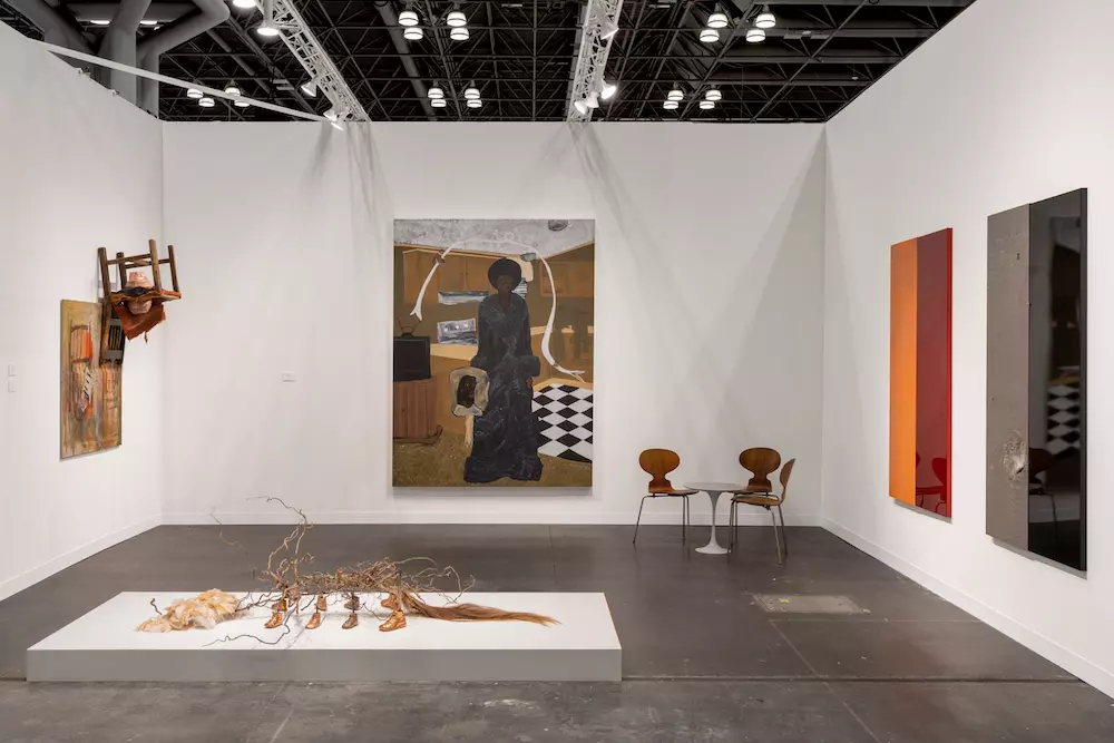 Marianne Boesky galerijas un bibliotēkas kolektīva instalācijas skats Armory Show. Ar pieklājību no galerijām.