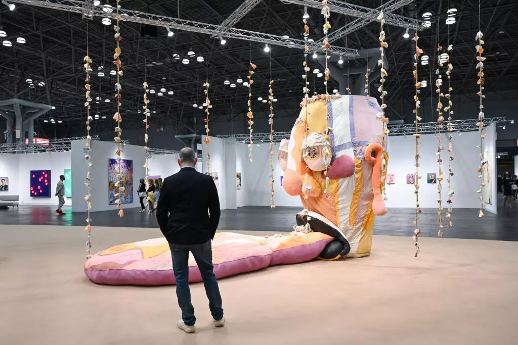 Armory Show triumfāli atgriežas Ņujorkā ar tāliem izplatītājiem, sešu skaitļu pārdošanu un attieksmi, ko var izdarīt 2799_5