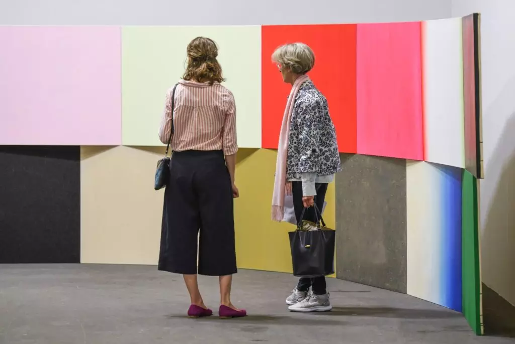 Вид інсталяції Peres Projects на Art Basel 2019. Надано Art Basel.