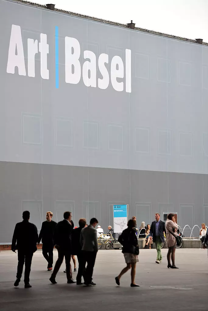 O ai o loʻo i totonu ma o ai o loʻo i fafo i le 2021 Art Basel Fair i Suiselani ia Setema? Ole Lisi Atoa lea