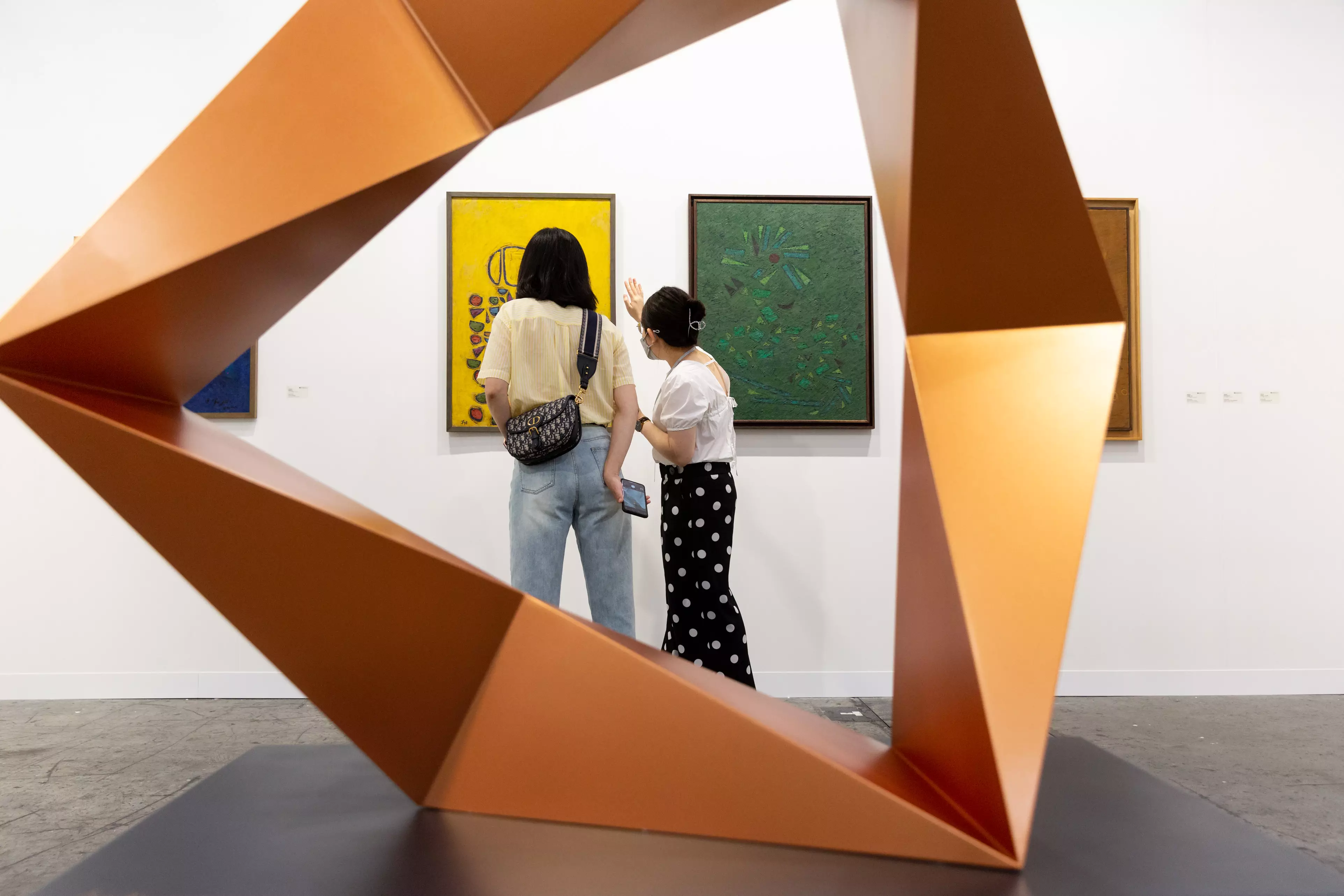 Έλεγχος τιμής! Δείτε τι πωλήθηκε στο Art Basel Hong Kong 2021—και για πόσο