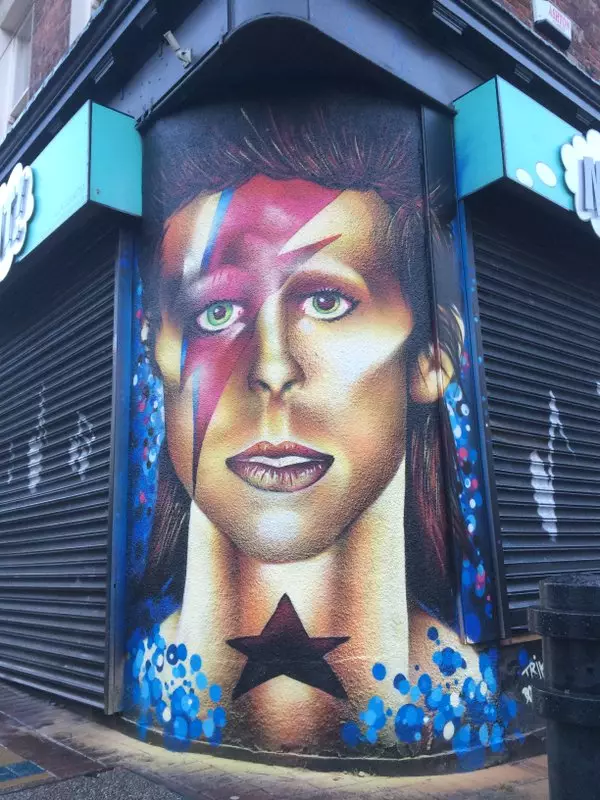 Botched David Bowie mural. Larawan sa pamamagitan ng Twitter.