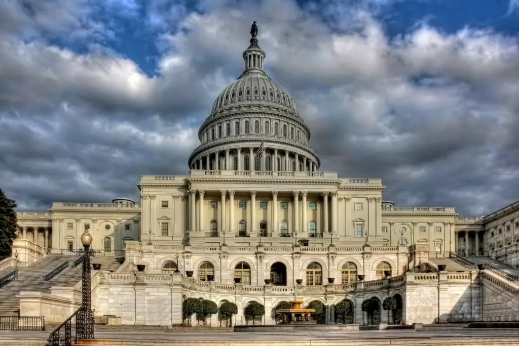 US Capitol ที่จัดแสดงภาพวาดที่เป็นข้อโต้แย้ง รูปภาพ Daniel Mennerich ผ่าน Flickr