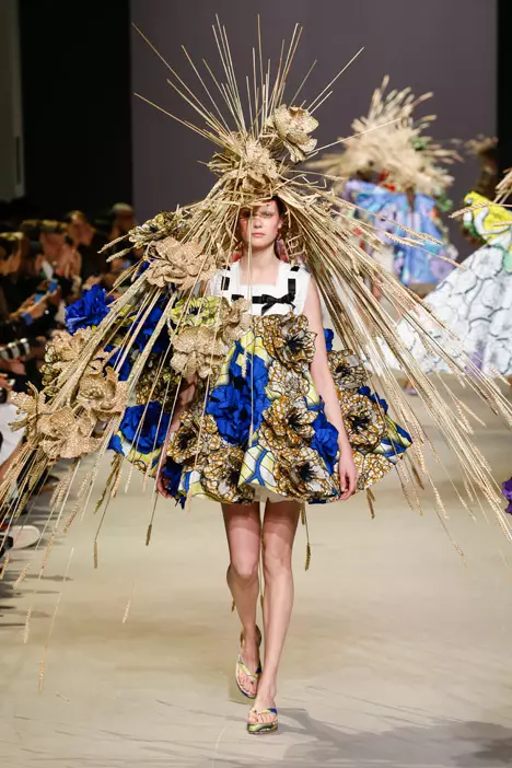 Van Gogh-geïnspireerde jurken op Viktor & Rolf Paris Show 29044_1