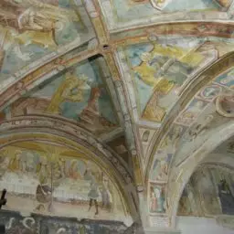 Ang 15-siglo nga mga fresco sa simbahan sa San Salvatore sa Campi di Norcia. Sa maayong kabubut-on ni Norcia.