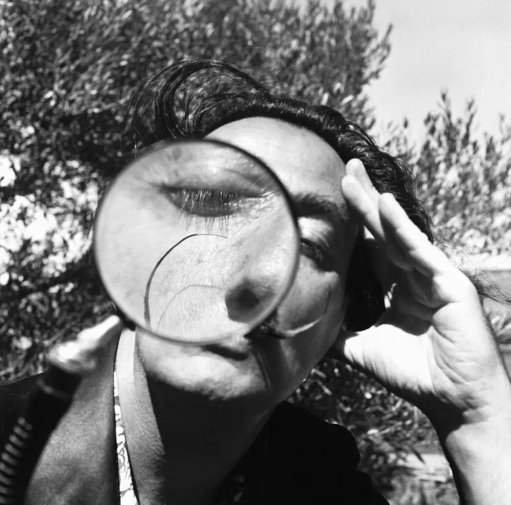 Salvador Dalí 1955. Fotografija © Hulton-Deutsch Collection/CORBIS/Corbis preko Getty Images.