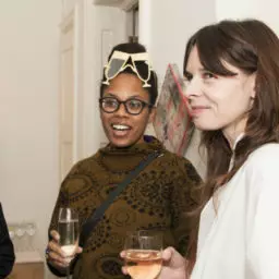 Artist Anthea Hamilton at curator Michelle Cotton Sa kagandahang-loob ng artist at Valeria Napoleone