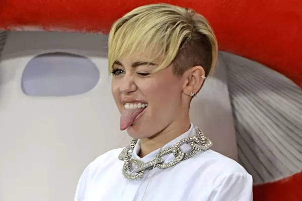 miley-cyrus-skulptūrų šou