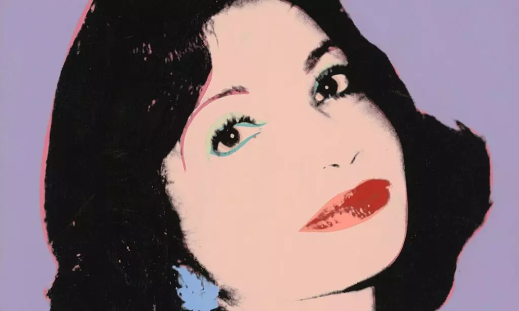 Andy Warhol, Farah Ashraf Pahlavi (princezna Íránu), (1977). Foto: Nadace Andyho Warhola pro vizuální umění Inc.; Artists Rights Society, New York; DACS Londýn.