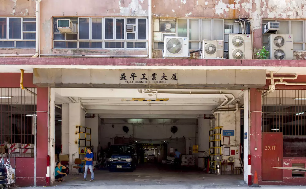 Ytra byrði byggingarinnar í Wong Chuk Hang þar sem Rossi & Rossi heldur utan um galleríið í Hong Kong. Mynd með leyfi Rossi & Rossi