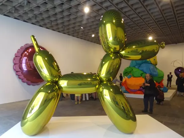 2014-uztaila-29-koons-dog-knockoffs-2