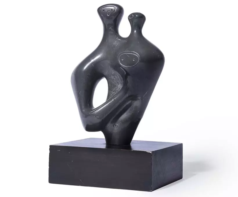 Henry Moore, Patrino kaj Infano (ĉ. 1939-40). Ĝentileco de Dreweatts.