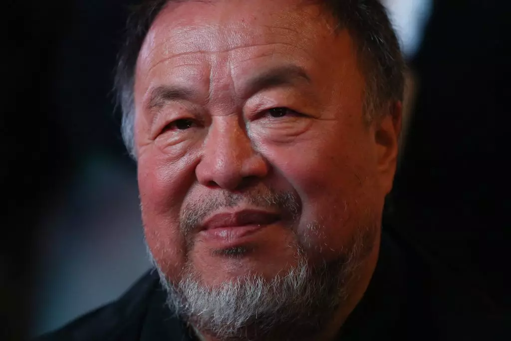 Ai Weiwei partecipa a una proiezione speciale per il primo anniversario di CIRCA.ART a Piccadilly Circus. Foto di Hollie Adams/Getty Images