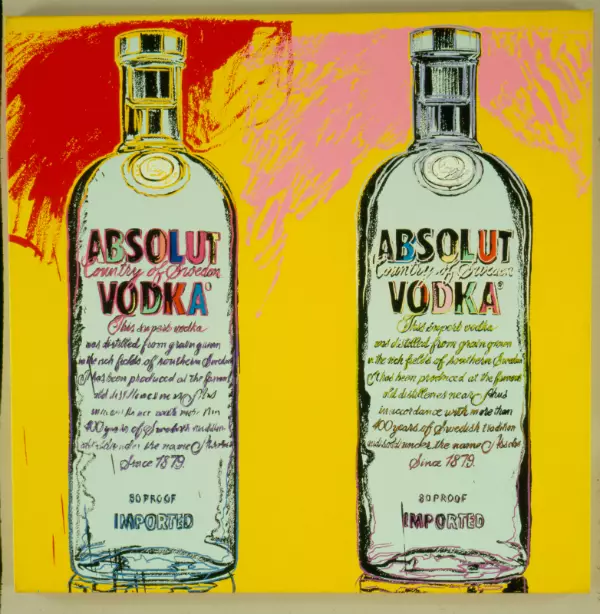 Oryginalne butelki, które Warhol zaprojektował na potrzeby kampanii Absolut Warhol w 1986 r. Zdjęcie: © The Andy Warhol Foundation for the Visual Arts, Inc.