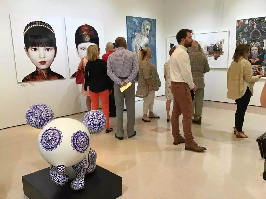 REVEAL Contemporary International Art Fair e tla tsamaisana le ho qala ha sehla sa mabelo.