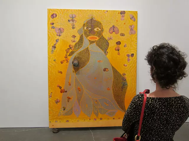 Chris Ofili, The Holy Virgin Mary (1996), නව කෞතුකාගාරයේ. Glenwood NYC හි ඡායාරූප අනුග්‍රහයෙනි.