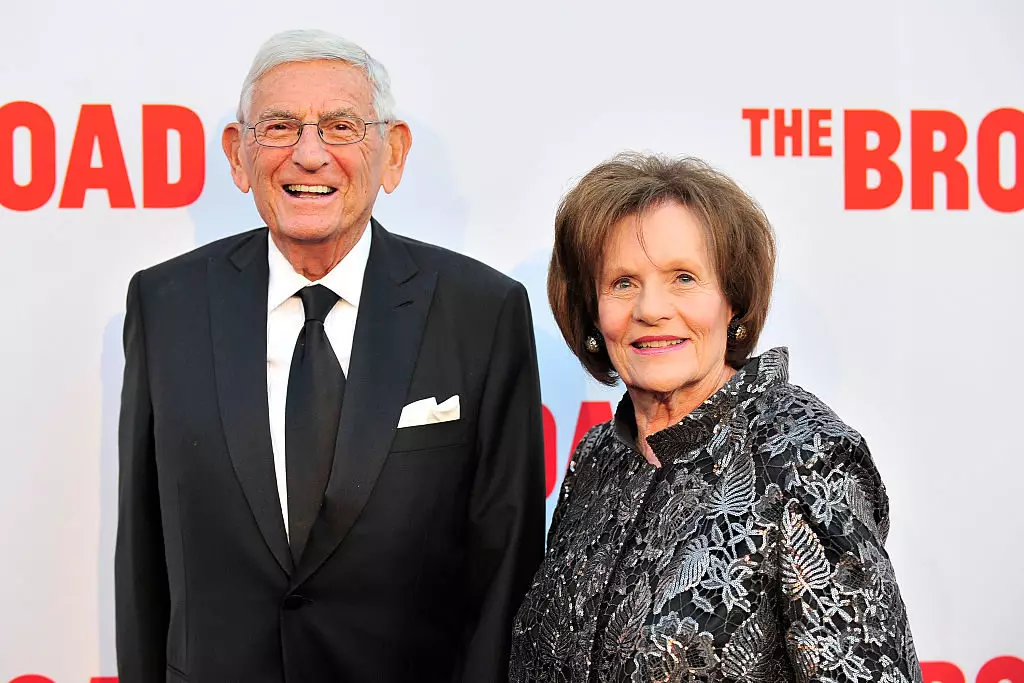 Eli & Edythe Broad dia nanatrika ny Dinner voalohany tao amin'ny The Broad Museum Black Tie tao amin'ny The Broad tamin'ny 17 septambra 2015 tany Los Angeles, Kalifornia. Sary avy amin'i Jerod Harris/Getty Images.