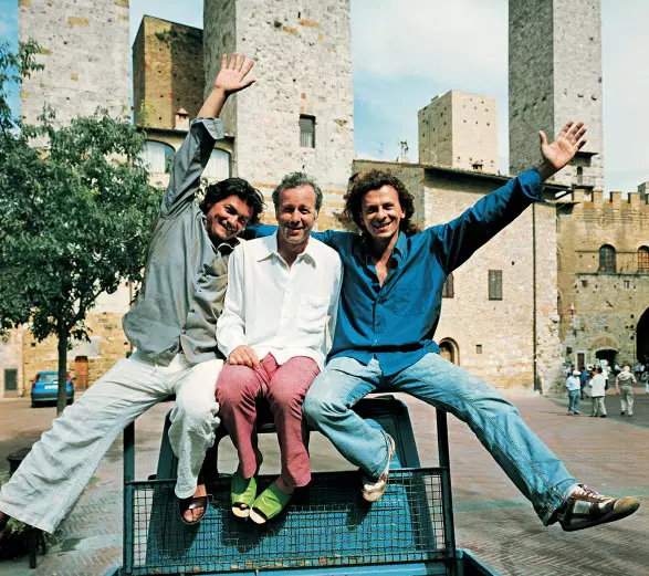 Mario Cristiani, Lorenzo Fiaschi, Maurizio Rigillo. Avy amin'ny http://www.galleriacontinua.com.